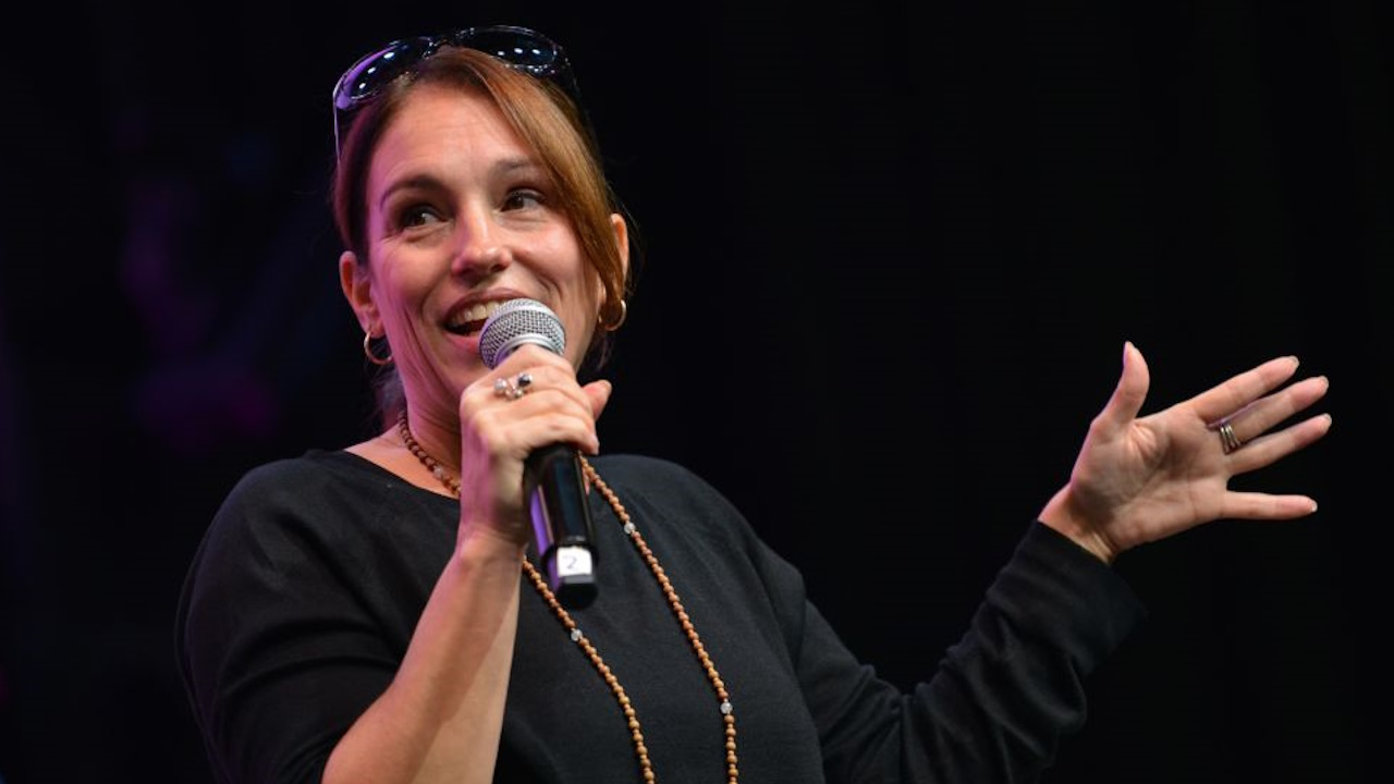 Amy Jo Johnson announces ‘Mighty Morphin Power Rangers’ short story ...