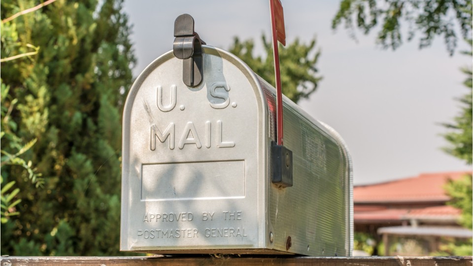 USPS placing paw print stickers on mailboxes to prevent dog bites - 93Q ...
