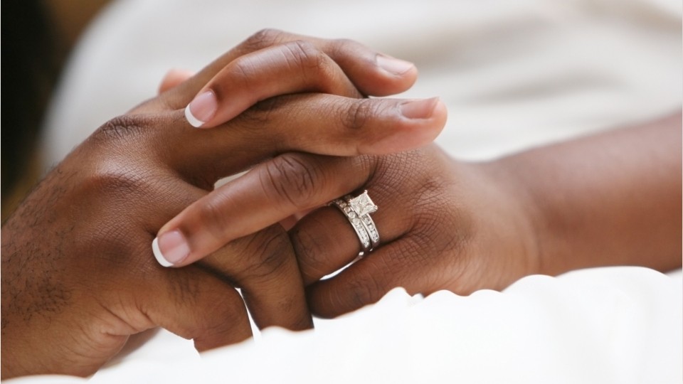 Man with terminal brain cancer marries fiancée in hospital ceremony ...