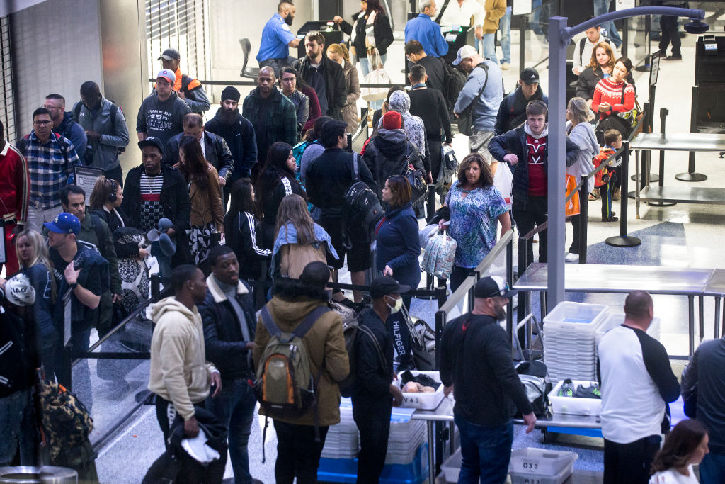 Long TSA Lines Await Houston Travelers at Bush & Hobby Airports